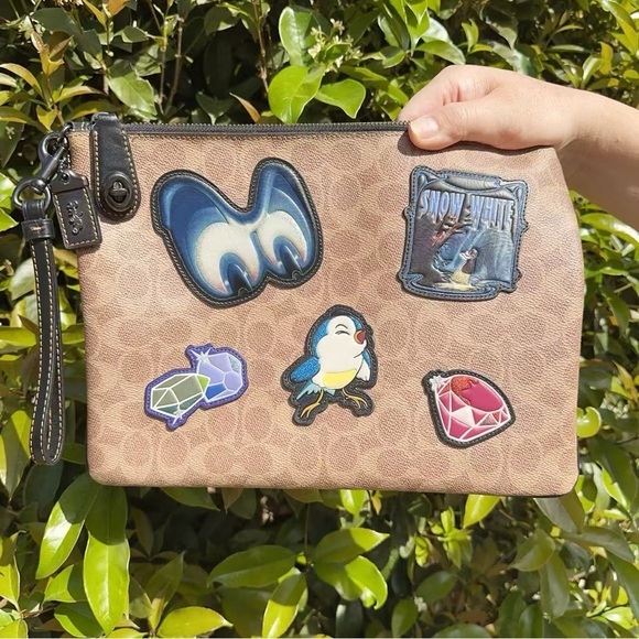 Coach | Bags | Euc Disney X Coach Turnlock Wristlet 3 In Signature ...